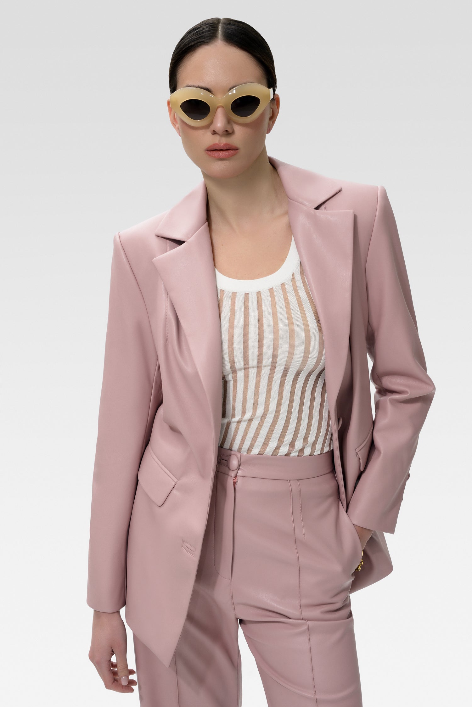 Lily Blazer – TATA LA